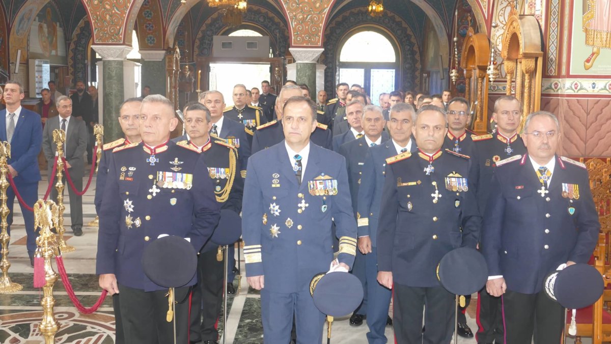 Εικόνες από τη Δοξολογία για την Ημέρα των Ενόπλων Δυνάμεων - larissanet.gr