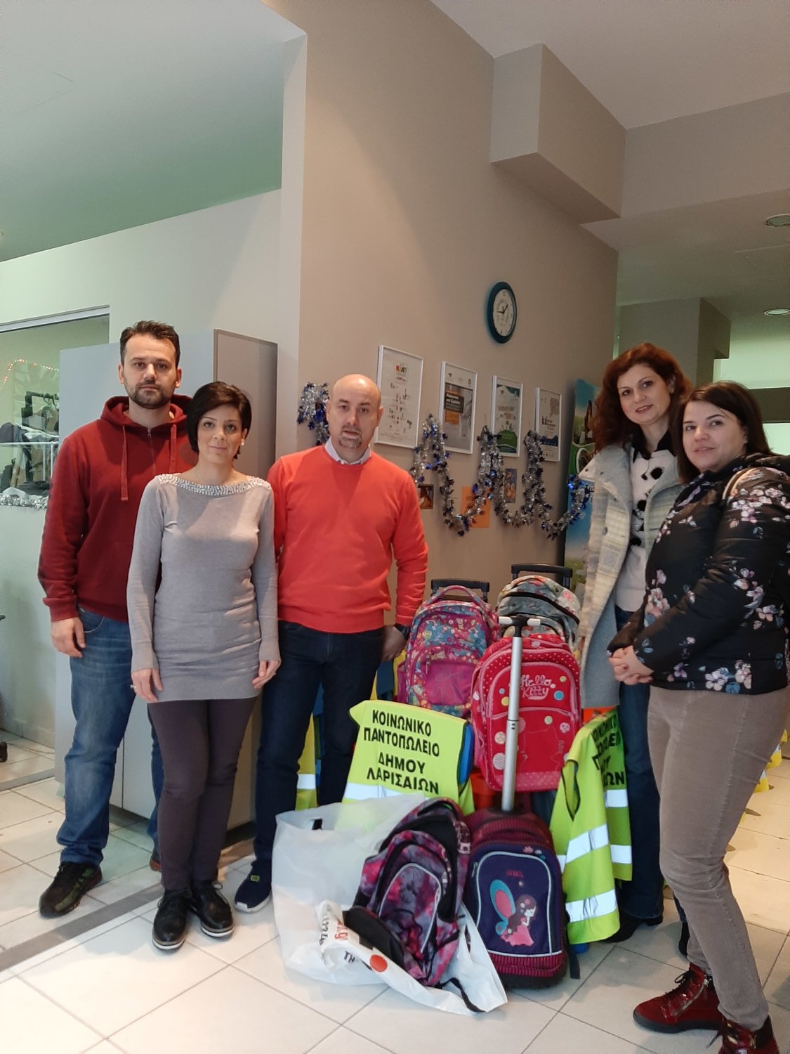 Κοινωνικό Παντοπωλείο: Σχολικά είδη από το 4ο Δημοτικό Σχολείο Λάρισας ...