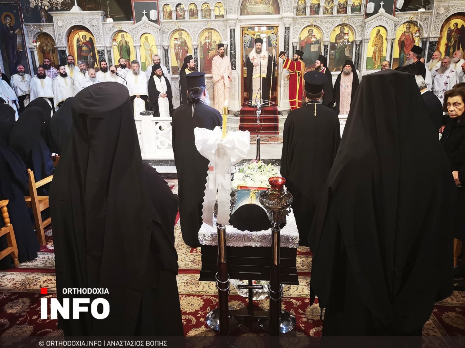 Το τελευταίο αντίο στον μακαριστό αρχιμανδρίτη Χαρίτωνα Μανιτάρα ...