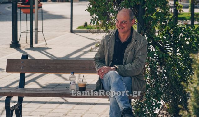 Λαμία: Καφές στο παγκάκι... (βίντεο) - larissanet.gr