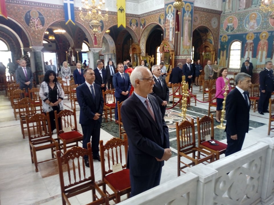 Ξεκίνησε η πανηγυρική δοξολογία στον Άγιο Αχίλλιο (φωτ.) - larissanet.gr