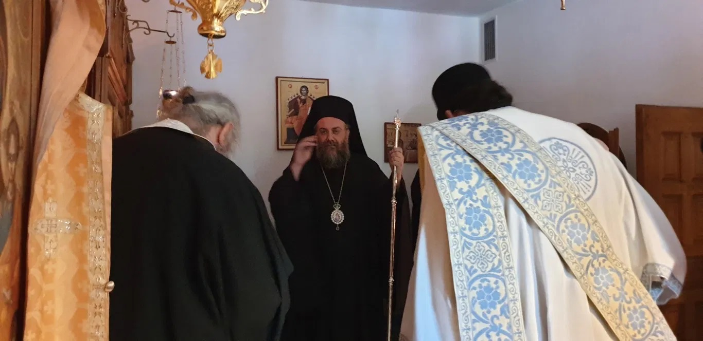 Συγκλονίζει ο Τρίκκης Χρυσόστομος τραγουδώντας “στου Βοσπόρου τ ...