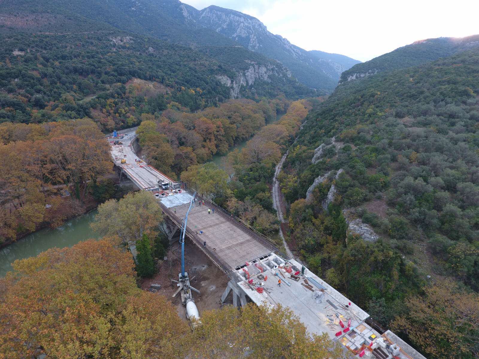 Βήμα – βήμα οι εργασίες που αλλάζουν τη Γέφυρα Πηνειού στα Τέμπη ...
