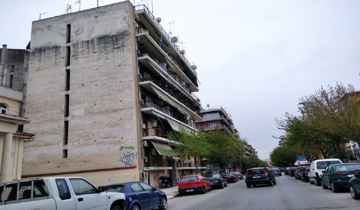 Λάρισα: Η «Πολιτεία» του Αστεριάδη γίνεται τοιχογραφία σε πολυκατοικία ...