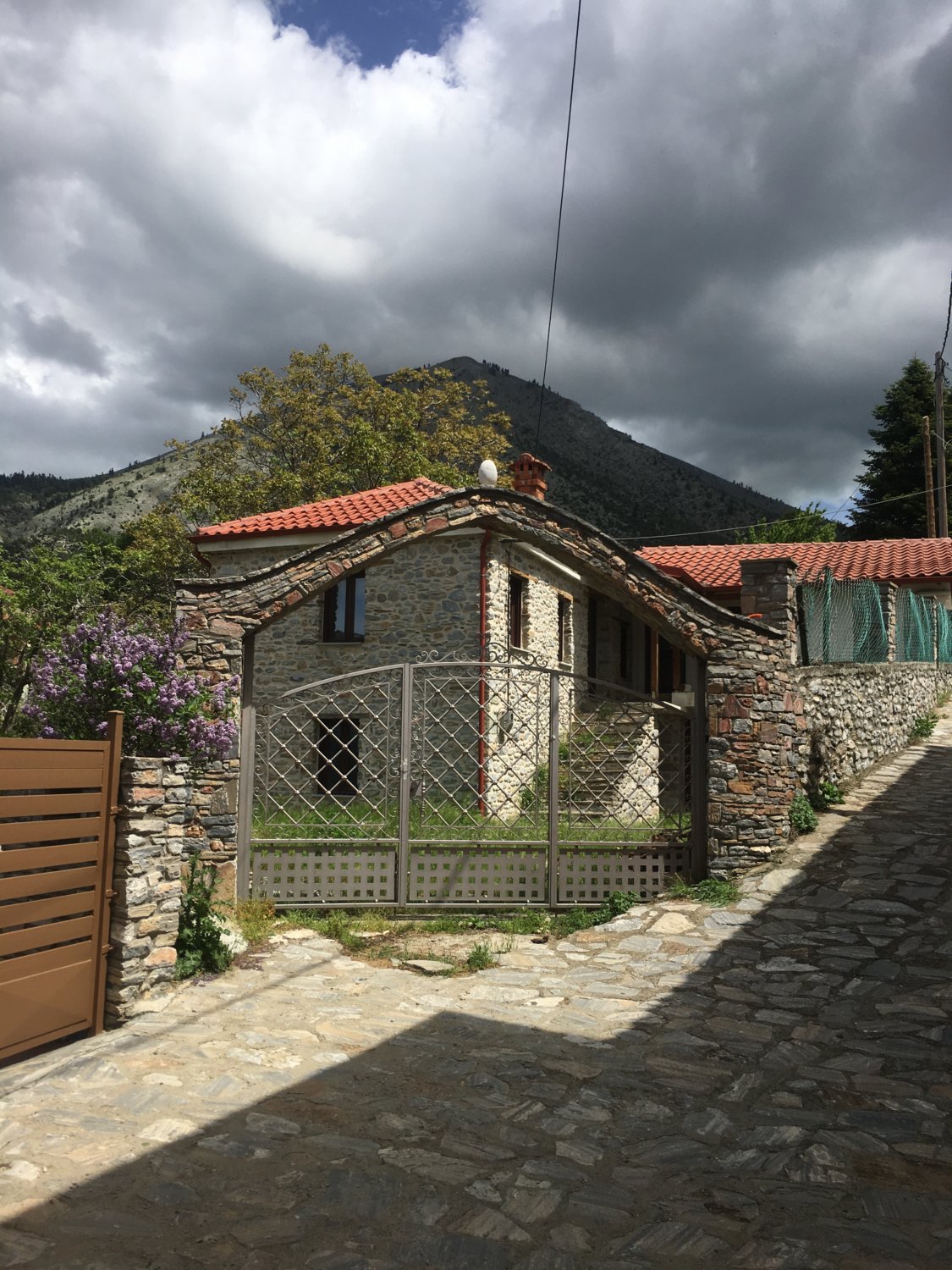 Γέμισε μέχρι και η Σπηλιά στον Κίσσαβο! (φωτ.) - larissanet.gr