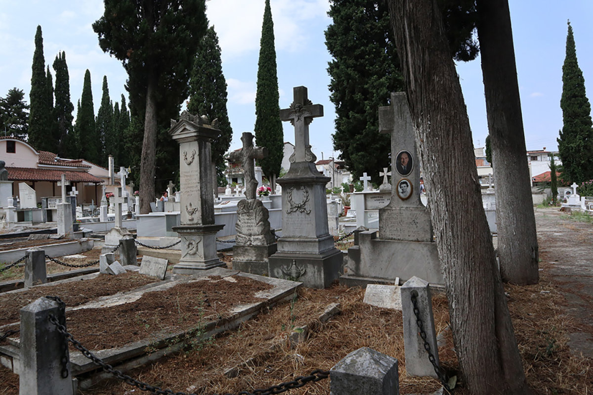 Τα παλιά νεκροταφεία και τα σχέδια ανάπλασης - larissanet.gr