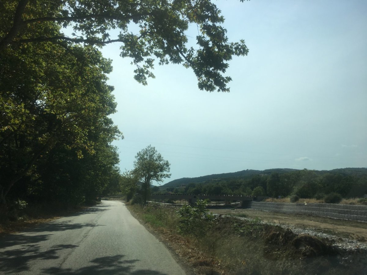 Περιμένοντας την παράπλευρη ράμπα στο Ρέμα Πουρί στον Αγιόκαμπο (φωτ ...