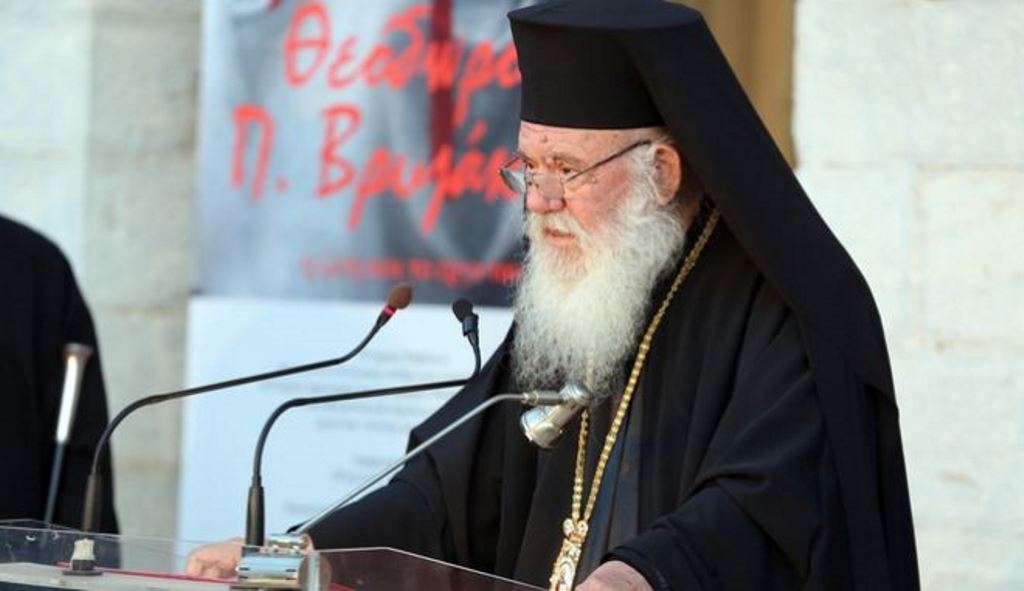 Έρευνα διέταξε ο αρχιεπίσκοπος Ιερώνυμος για τον ιερέα που αρνήθηκε ...
