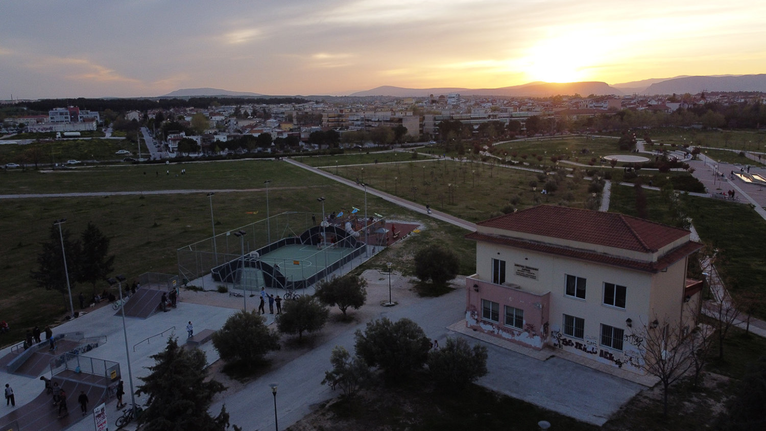 Λάρισα: Το πάρκο Χατζηχαλάρ από ψηλά (φωτ. & βίντεο) - larissanet.gr