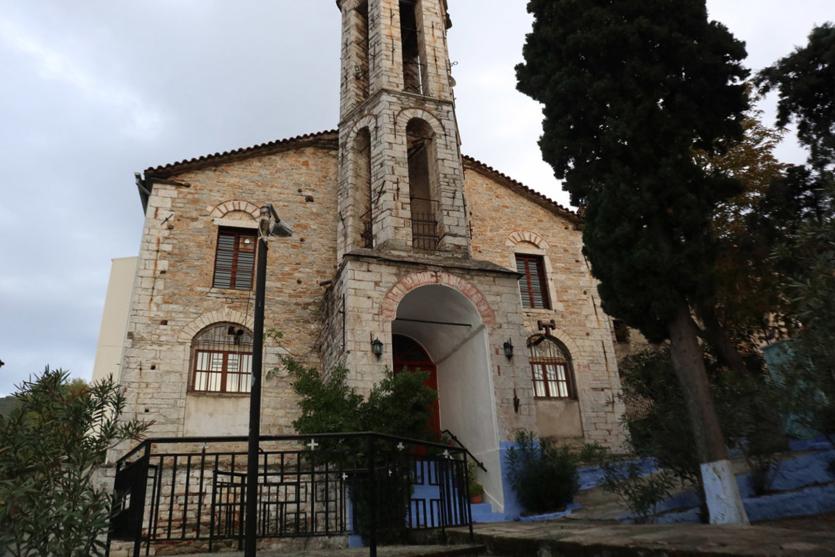 Τα «αόρατα» σκαλοπάτια της Αγίας Παρασκευής Αμπελακίων! (φωτ ...