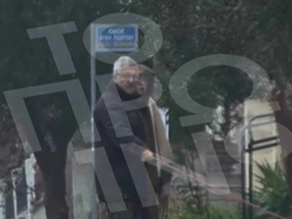 Στάθης Παναγιωτόπουλος: Η πρώτη του βόλτα με την σύζυγο και τον σκύλο ...