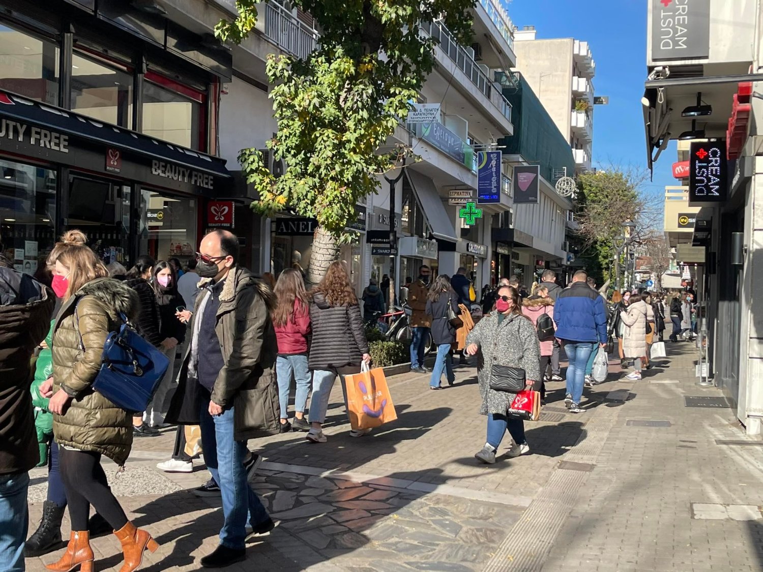 Λάρισα: Αυτό είναι από σήμερα το ωράριο λειτουργίας των εμπορικών ...