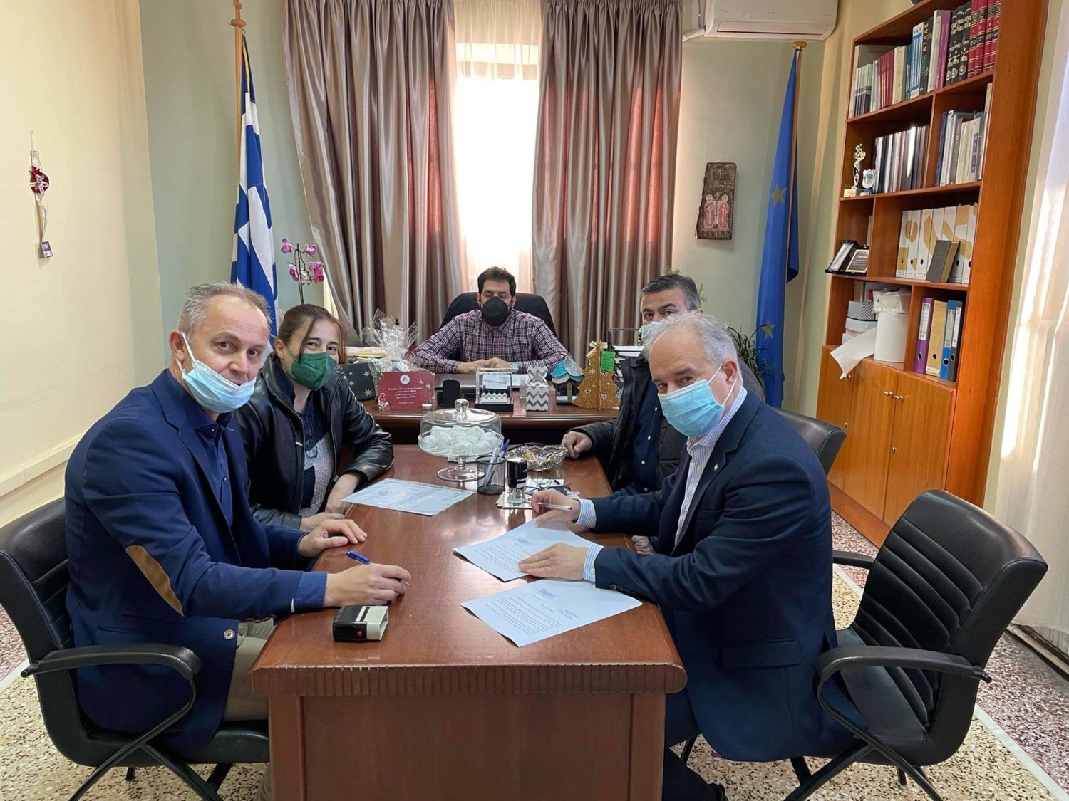 "Έπεσαν" οι υπογραφές για τη δημιουργία χώρων υγιεινής για ΑμεΑ σε ...