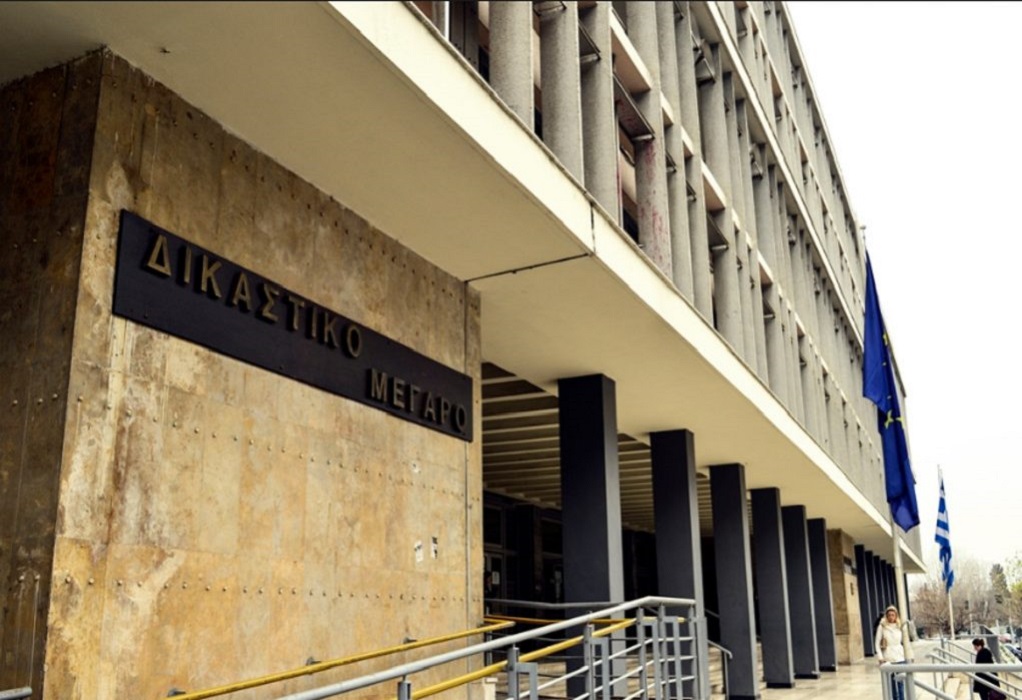 Αναστάτωση στη Θεσσαλονίκη: Γνωστός δικηγόρος μπήκε με όπλο στο ...