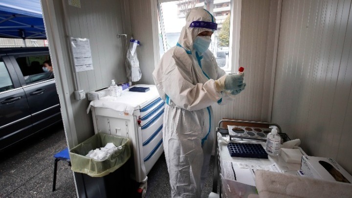 Mετάλλαξη Όμικρον: Αυτά είναι τα συμπτώματα των εμβολιασμένων ...