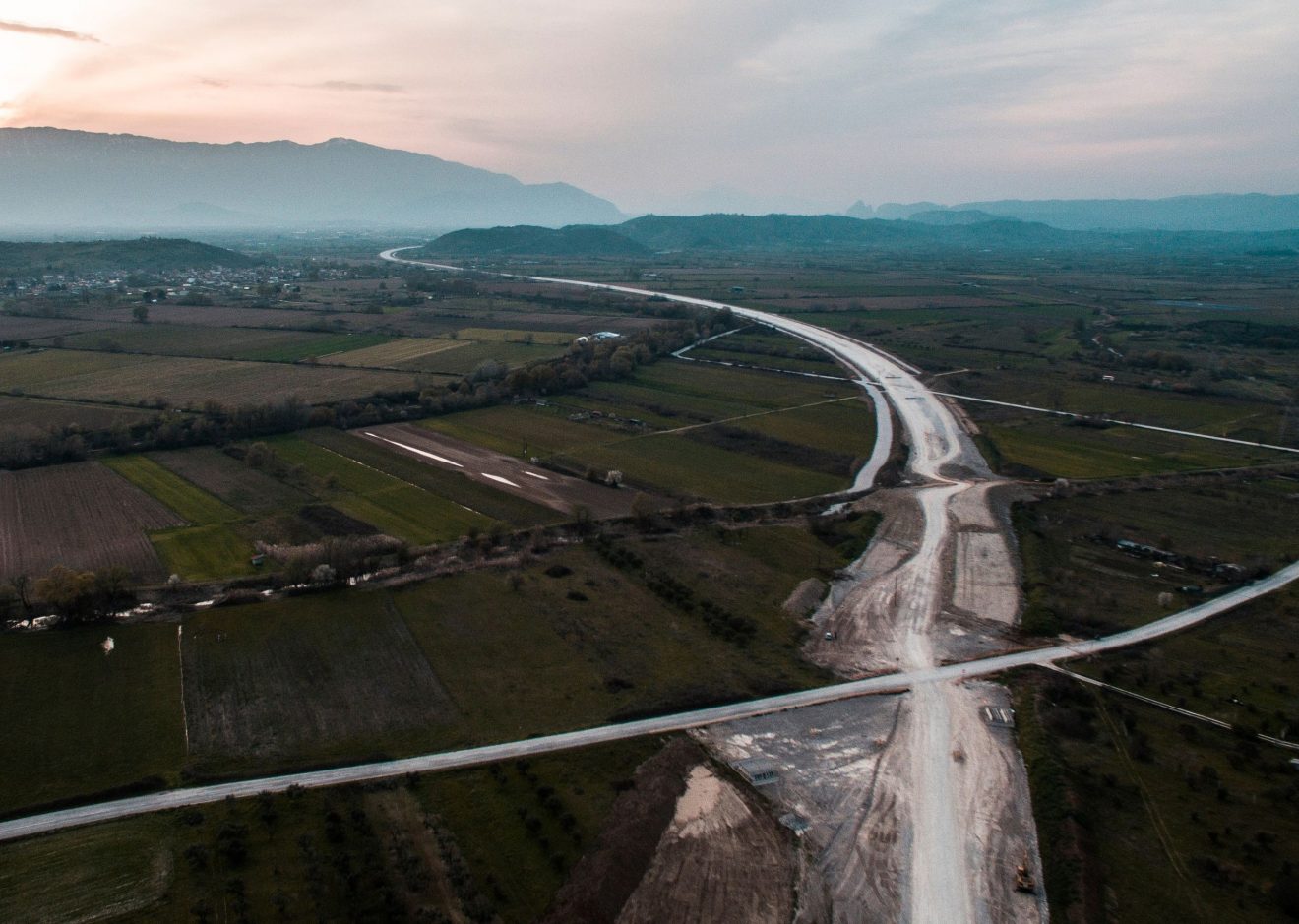 Εντυπωσιακές εικόνες drone από τα έργα του Ε-65 στα Τρίκαλα (βίντεο ...