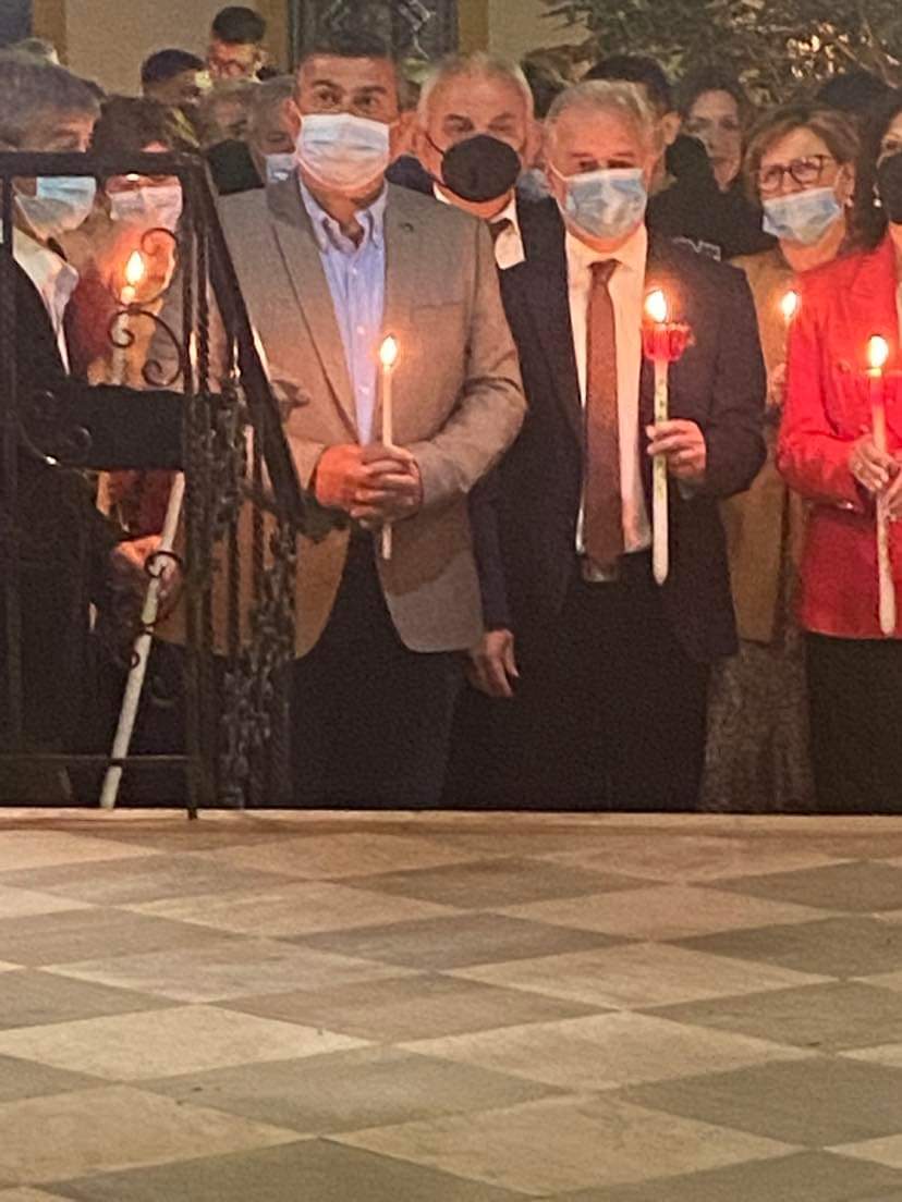 Πλήθος πιστών στην Θεία Λειτουργία της Αναστάσεως του Χριστού στους ...