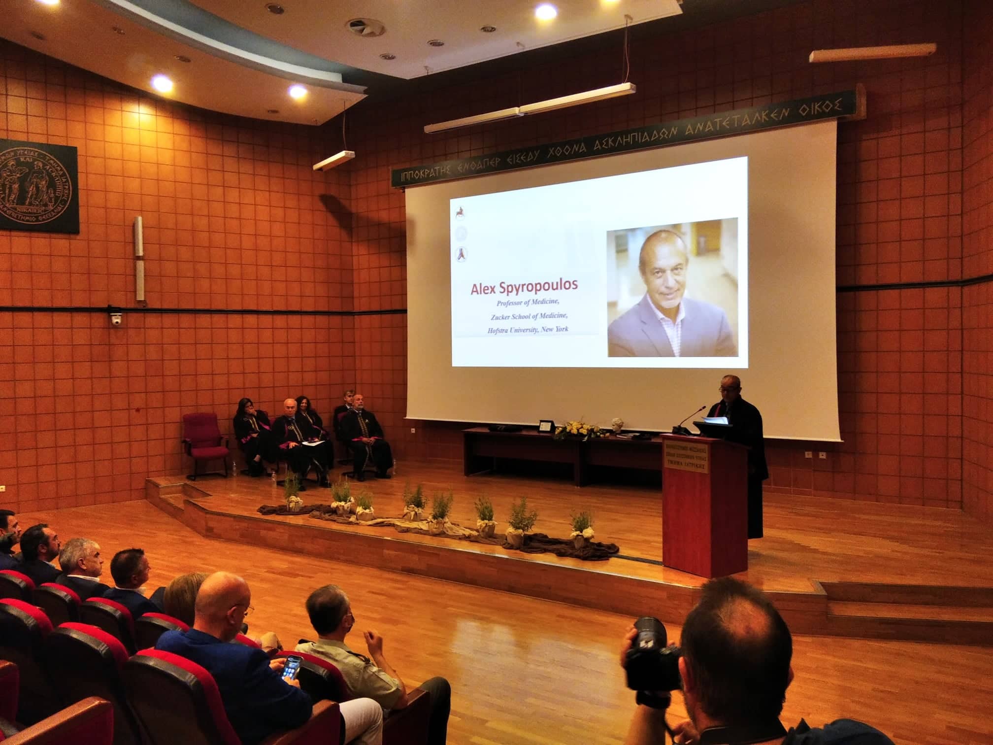 Επίτιμος Διδάκτορας του Τμήματος Ιατρικής ο Alex Spyropoulos (φωτ ...