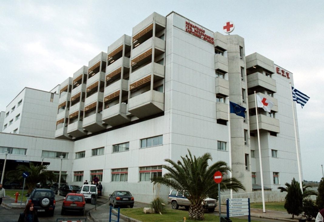 Ζήτησαν από τον γιο της να περιμένει 12 ημέρες για να χειρουργηθεί ...
