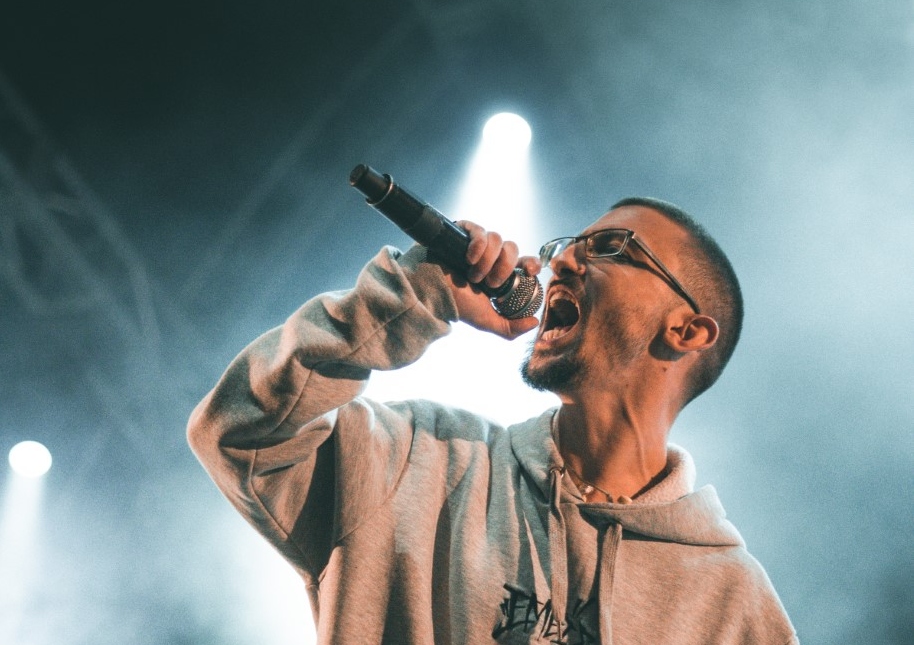 Χορεύουμε ραπ στο ποτάμι με τον Bloody Hawk - larissanet.gr