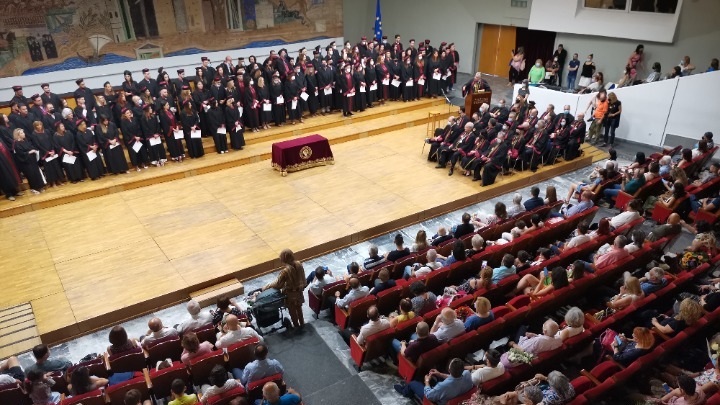 Γονείς και φοιτητές που...έγραψαν ιστορία στις ορκωμοσίες του ΑΠΘ ...