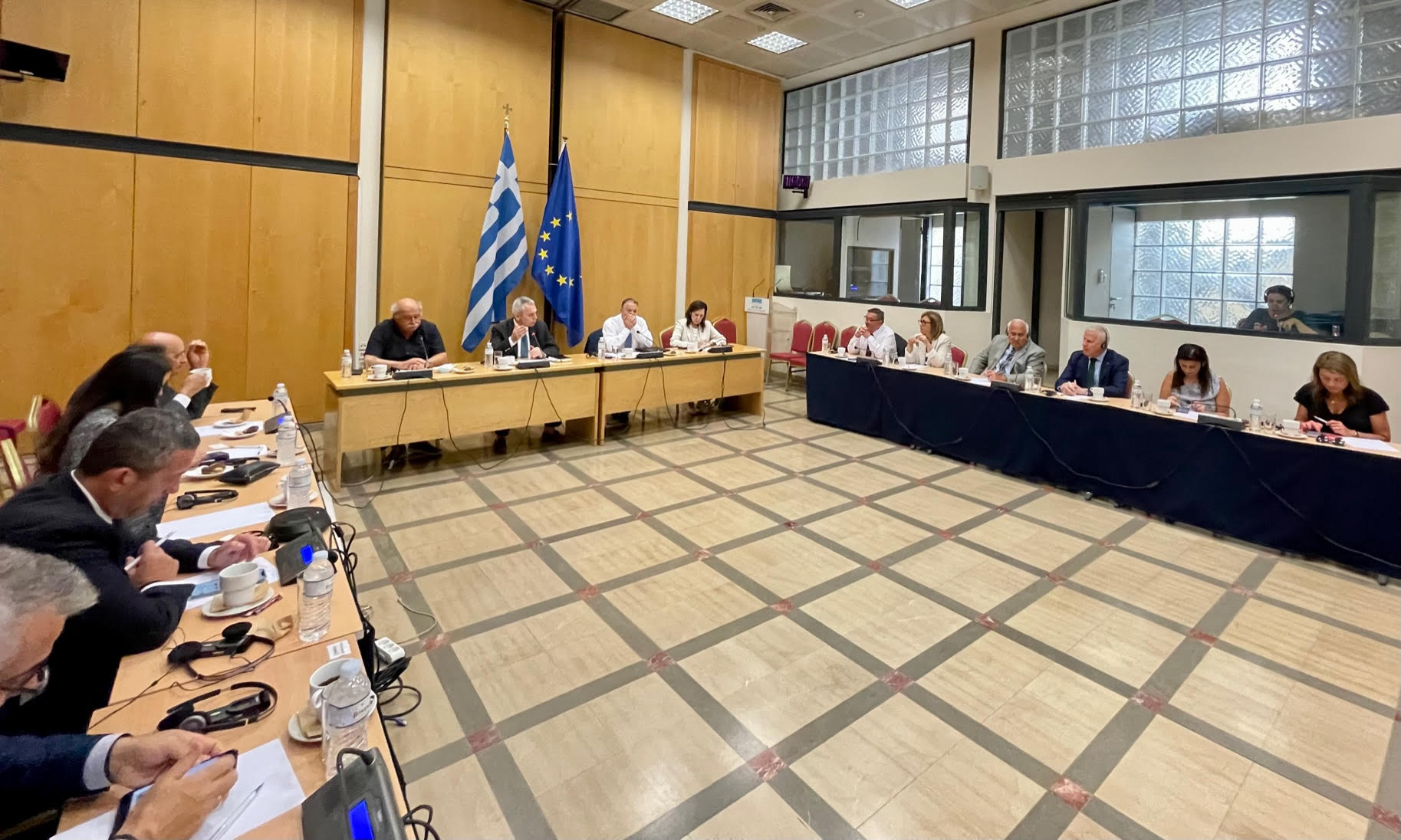 Μ. Χαρακόπουλος με ομογενείς γερουσιαστές και βουλευτές: Δύναμη για τα ...
