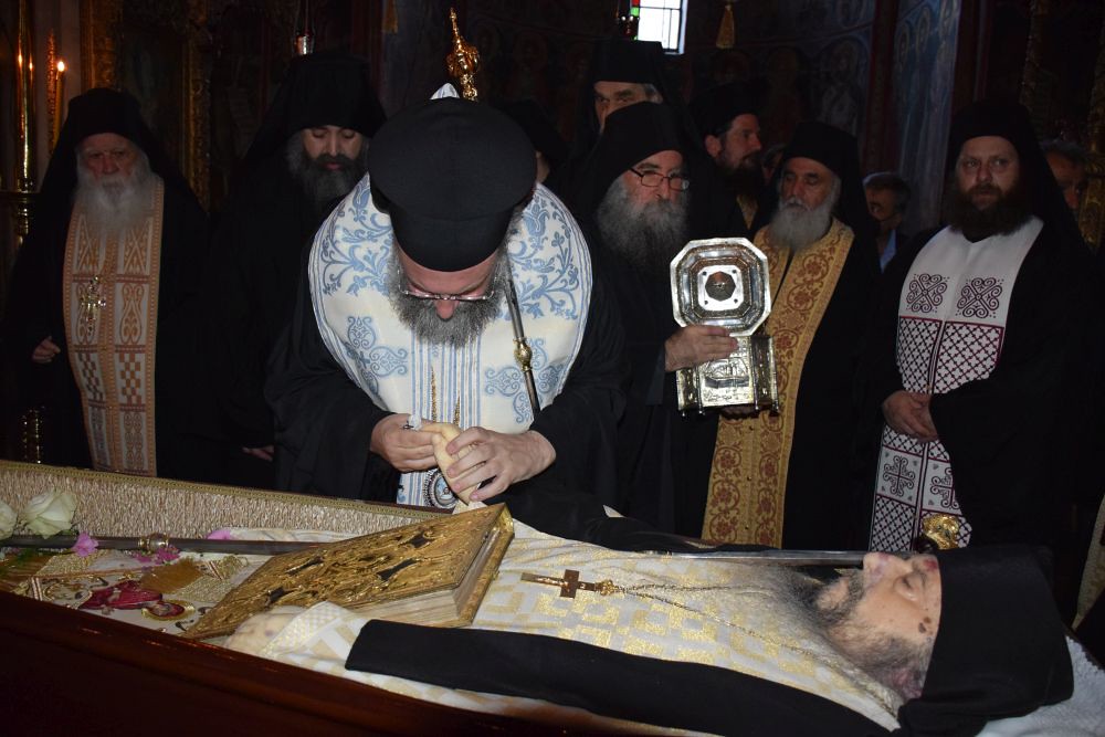 Θαυμαστό γεγονός με το Σκήνωμα του γέροντος Ιγνατίου (video ...