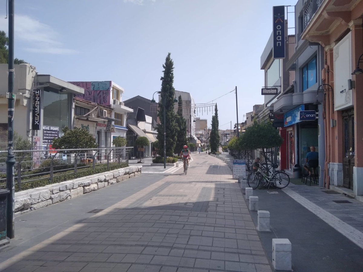 "Χαλαρή" η κίνηση το Σάββατο στο κέντρο της Λάρισας (φωτ. & βίντεο ...