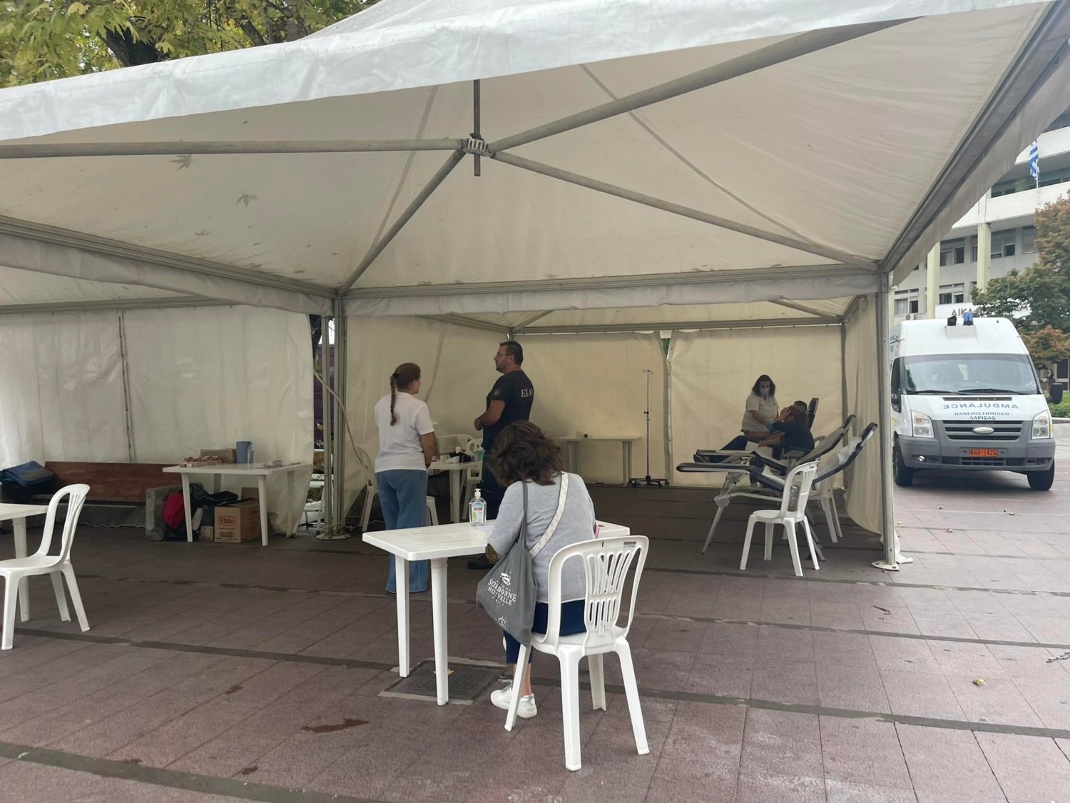 Εκκίνηση για την εβδομαδιαία υπαίθρια αιμοδοσία στην Κεντρική Πλατεία ...