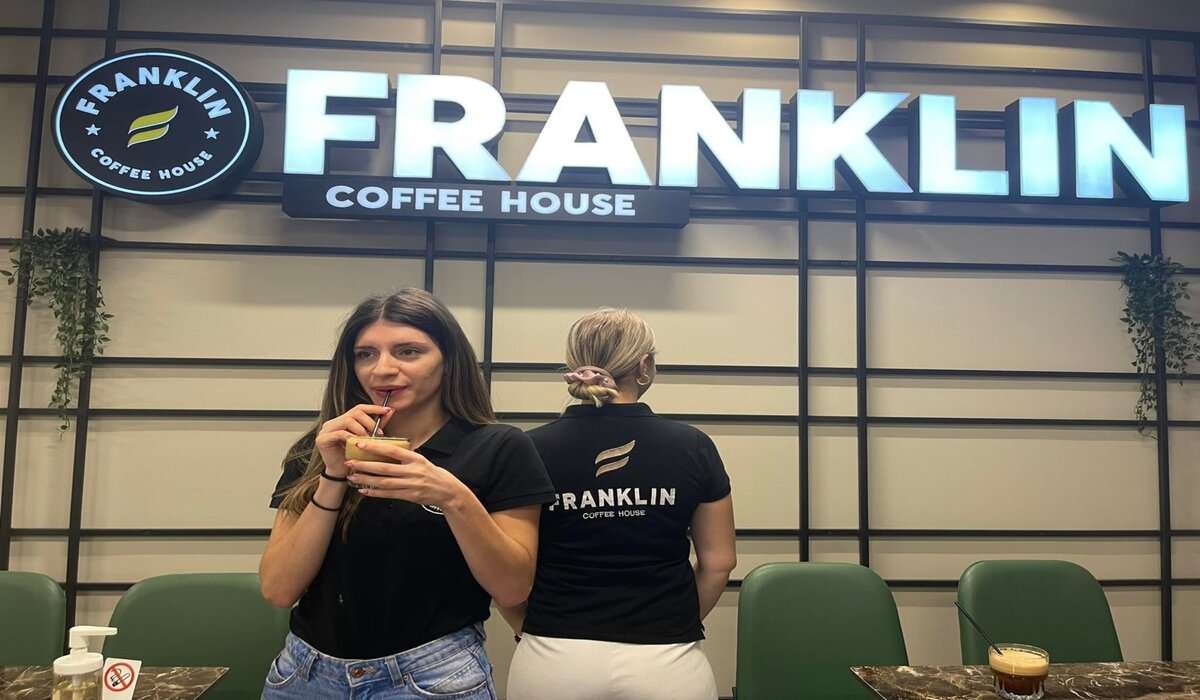 Γιορτάζει σήμερα το FRANKLIN COFFEE HOUSE, στον κόμβο του Αγίου ...