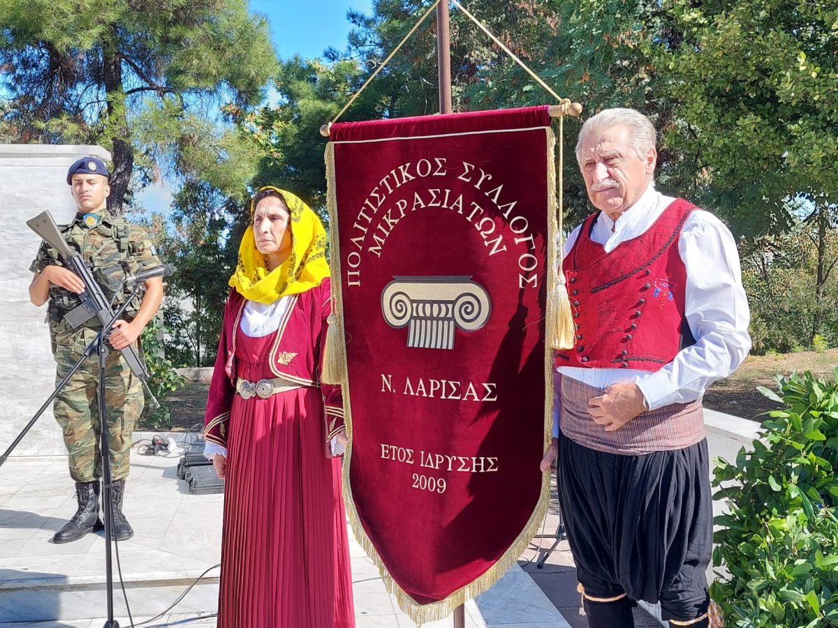 Ο Πολιτιστικός Σύλλογος Μικρασιατών ν. Λάρισας τραγουδά και χορεύει ...