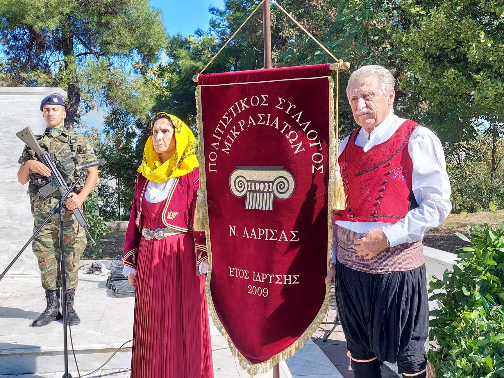 Ο Πολιτιστικός Σύλλογος Μικρασιατών ν. Λάρισας τραγουδά και χορεύει ...