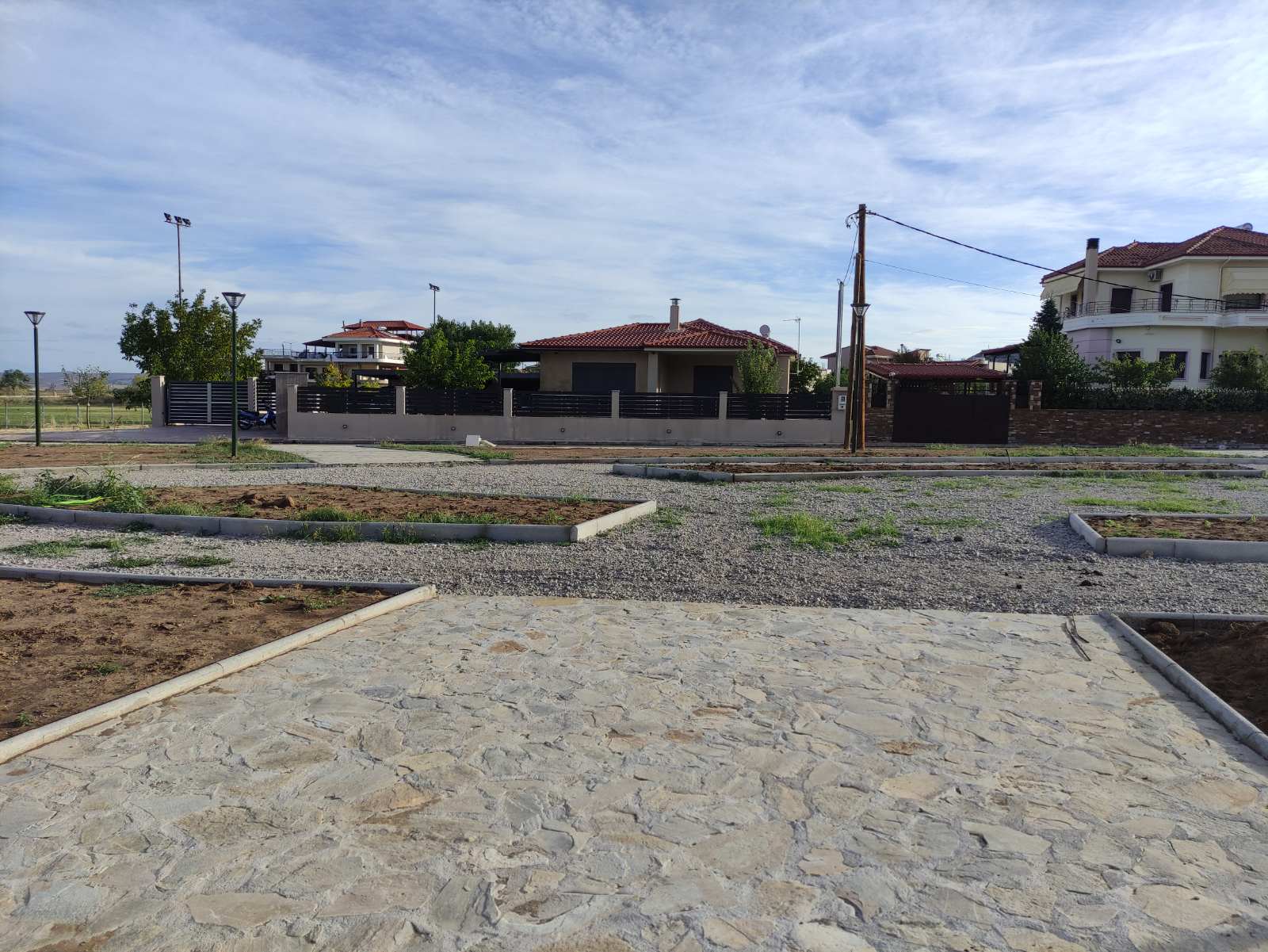 Ολοκληρώνεται η διαμόρφωση νέας πλατείας στα Φάρσαλα (φωτ.) - larissanet.gr