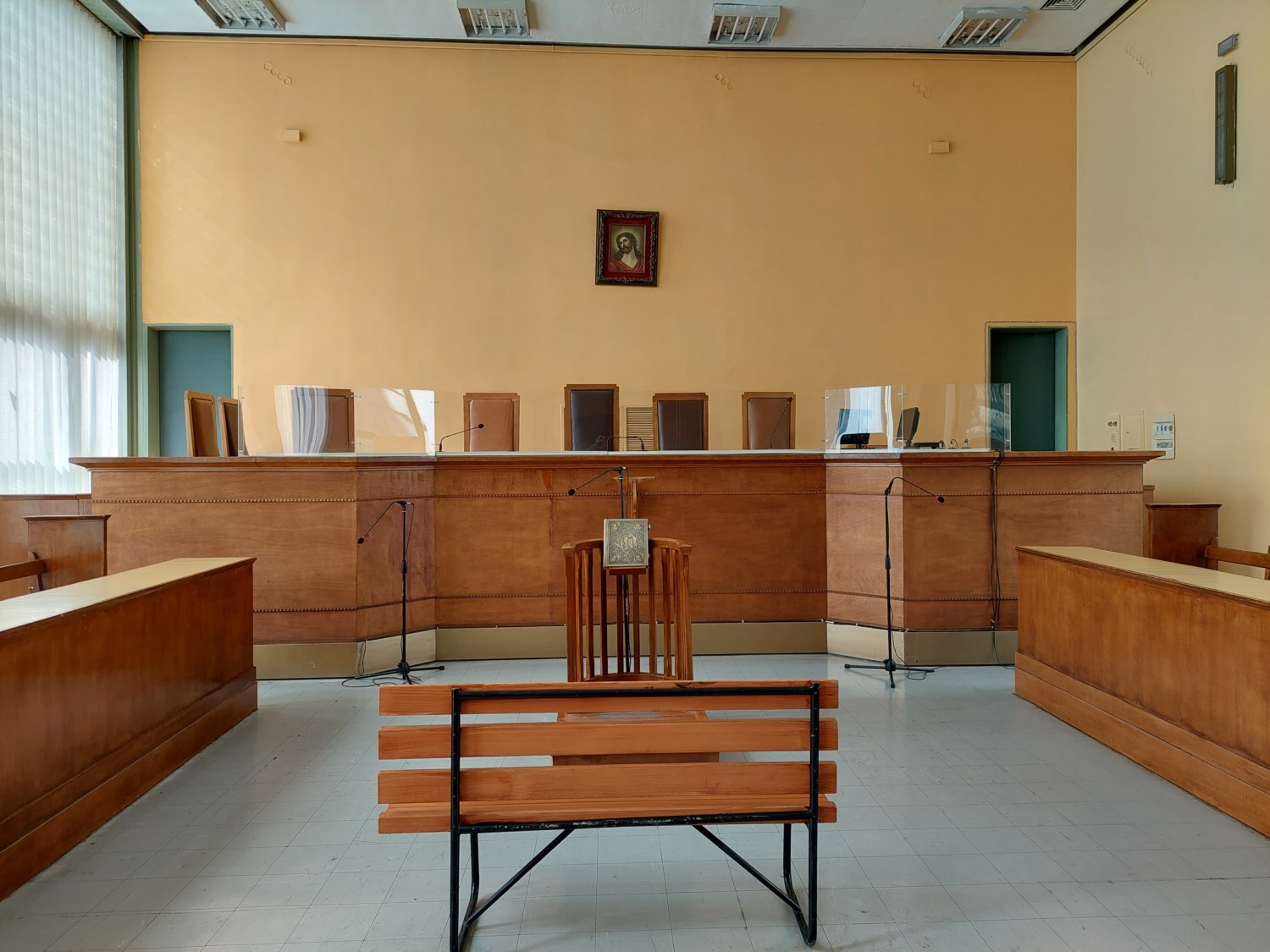 Λάρισα: Γυναίκα γρονθοκόπησε τον σύζυγό της - Ένοχη για ...