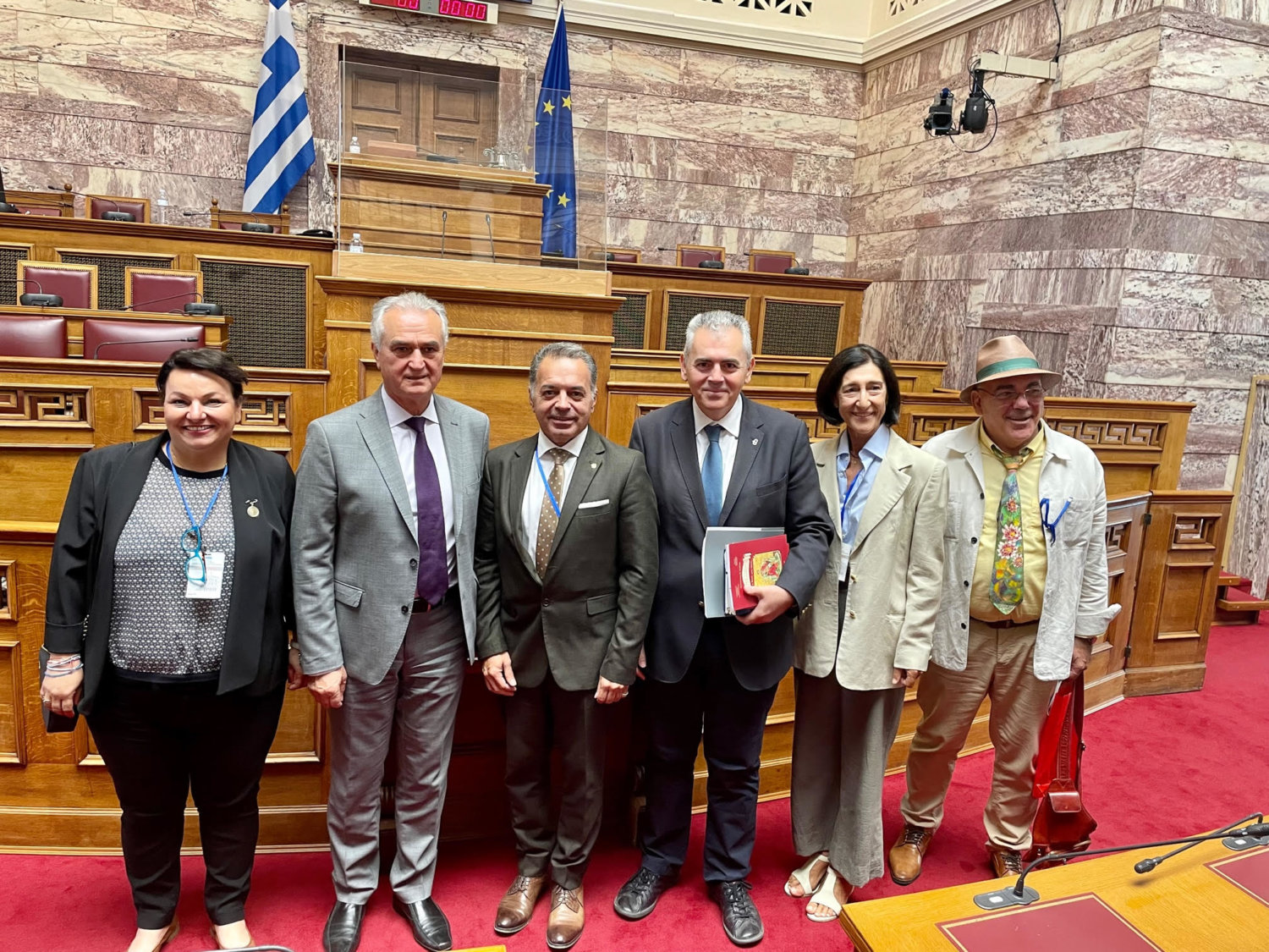 Μ. Χαρακόπουλος με εκπροσώπους Καππαδοκών στη Βουλή: Οι ένοικοι της ...