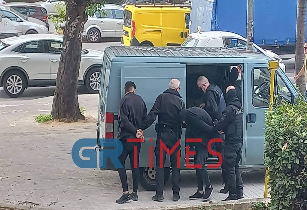 Θεσσαλονίκη: Ελεύθεροι οι τέσσερις επίδοξοι ληστές με τα αλεξίσφαιρα ...