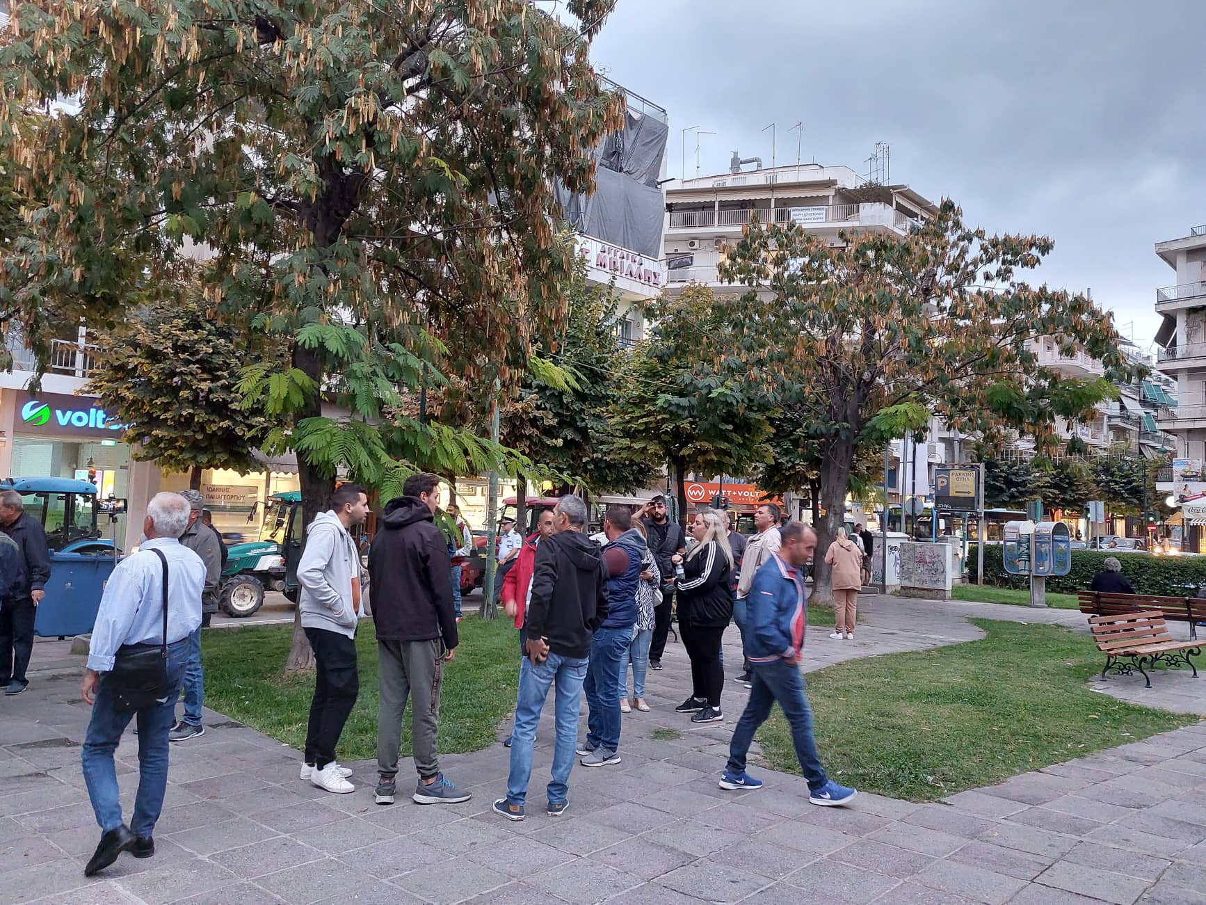 Κινητοποίηση αγροτών του Τυρνάβου στη Λάρισα (φωτ. + βίντεο ...