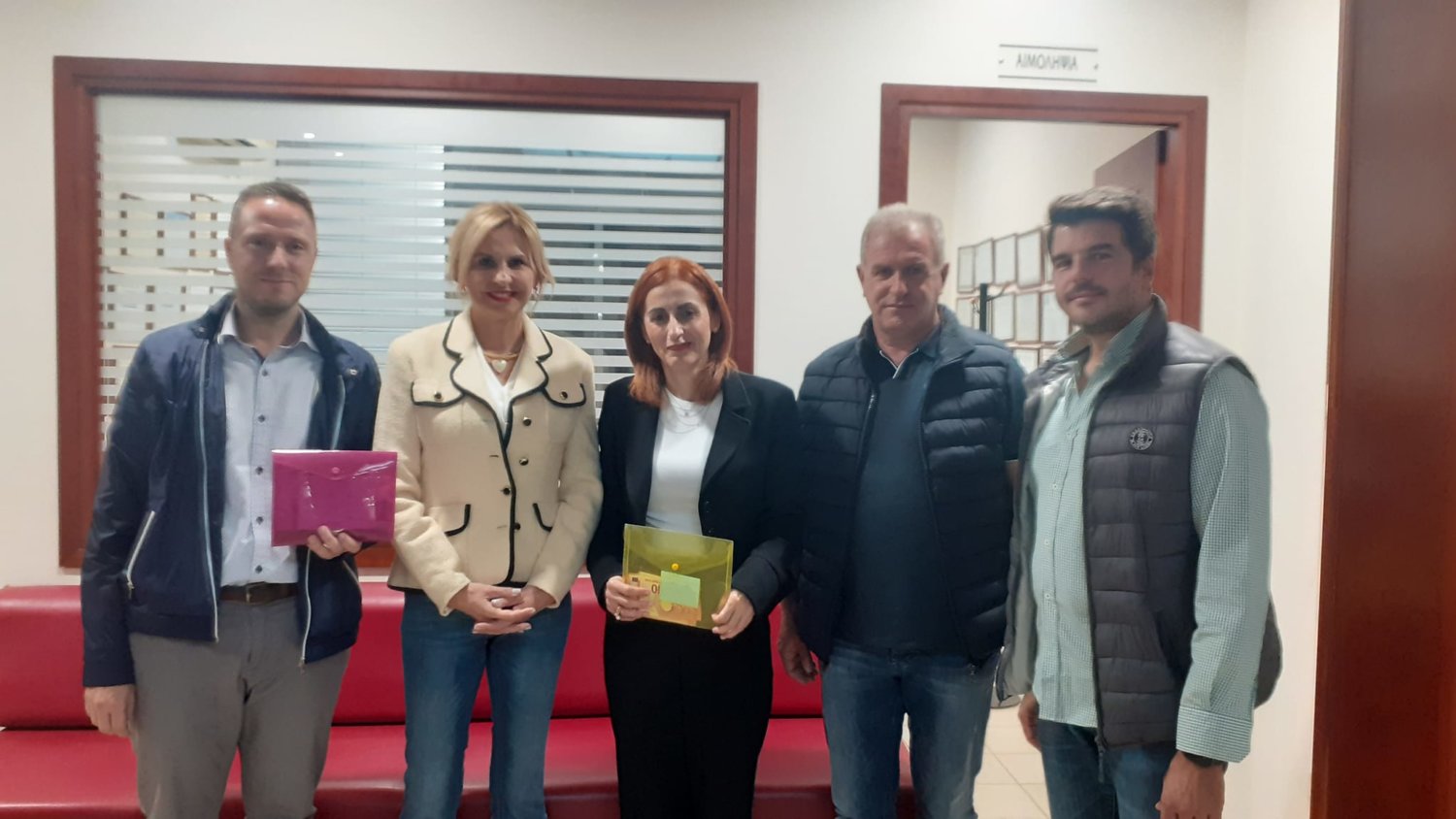 Παράδοση χρημάτων στην Ελληνική Αντικαρκινική Εταιρεία Παράρτημα ...