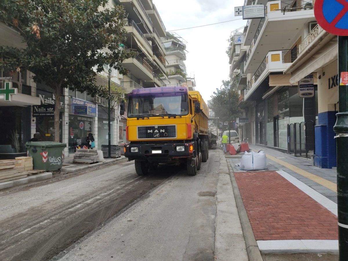 Λάρισα: Σε εξέλιξη εργασίες για ασφαλτόστρωση - διαγράμμιση στην 23ης ...