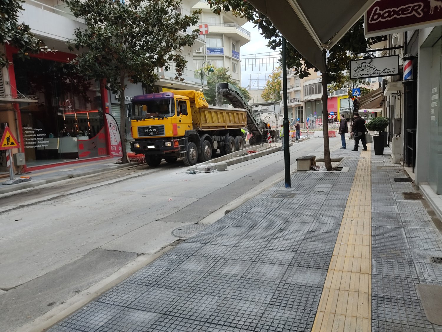Λάρισα: Σε εξέλιξη εργασίες για ασφαλτόστρωση - διαγράμμιση στην 23ης ...