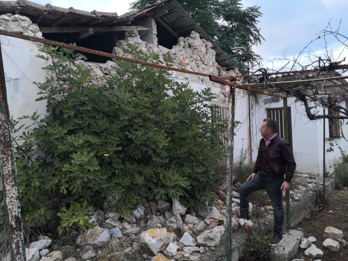 "Σχεδόν δύο χρόνια απραξίας, αγκρέμιστα τα επικίνδυνα σπίτια, απλήρωτοι ...