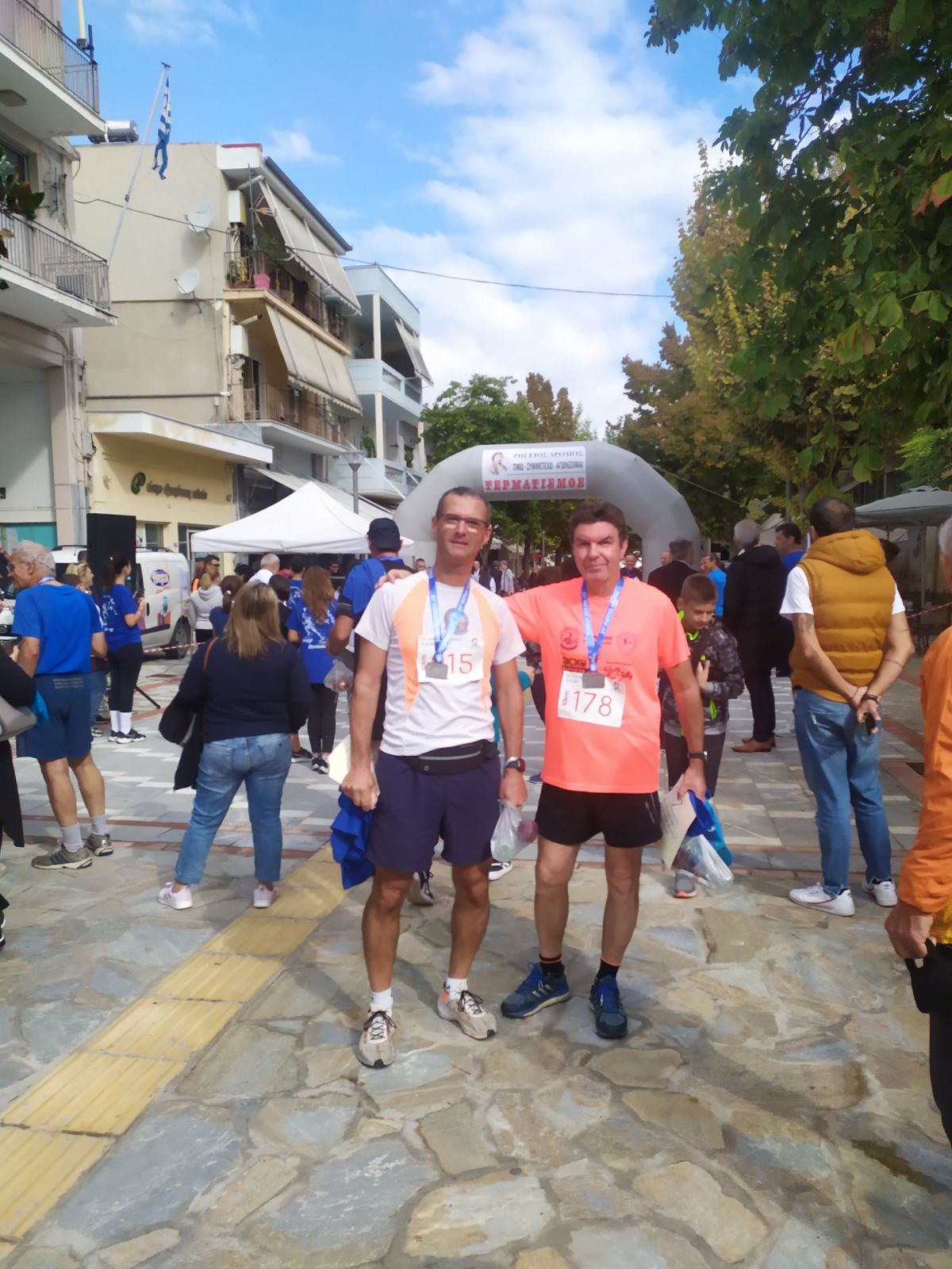 Οι Λαρισαίοι που έτρεξαν στον νυχτερινό ημιμαραθώνιο της Θεσσαλονίκης ...