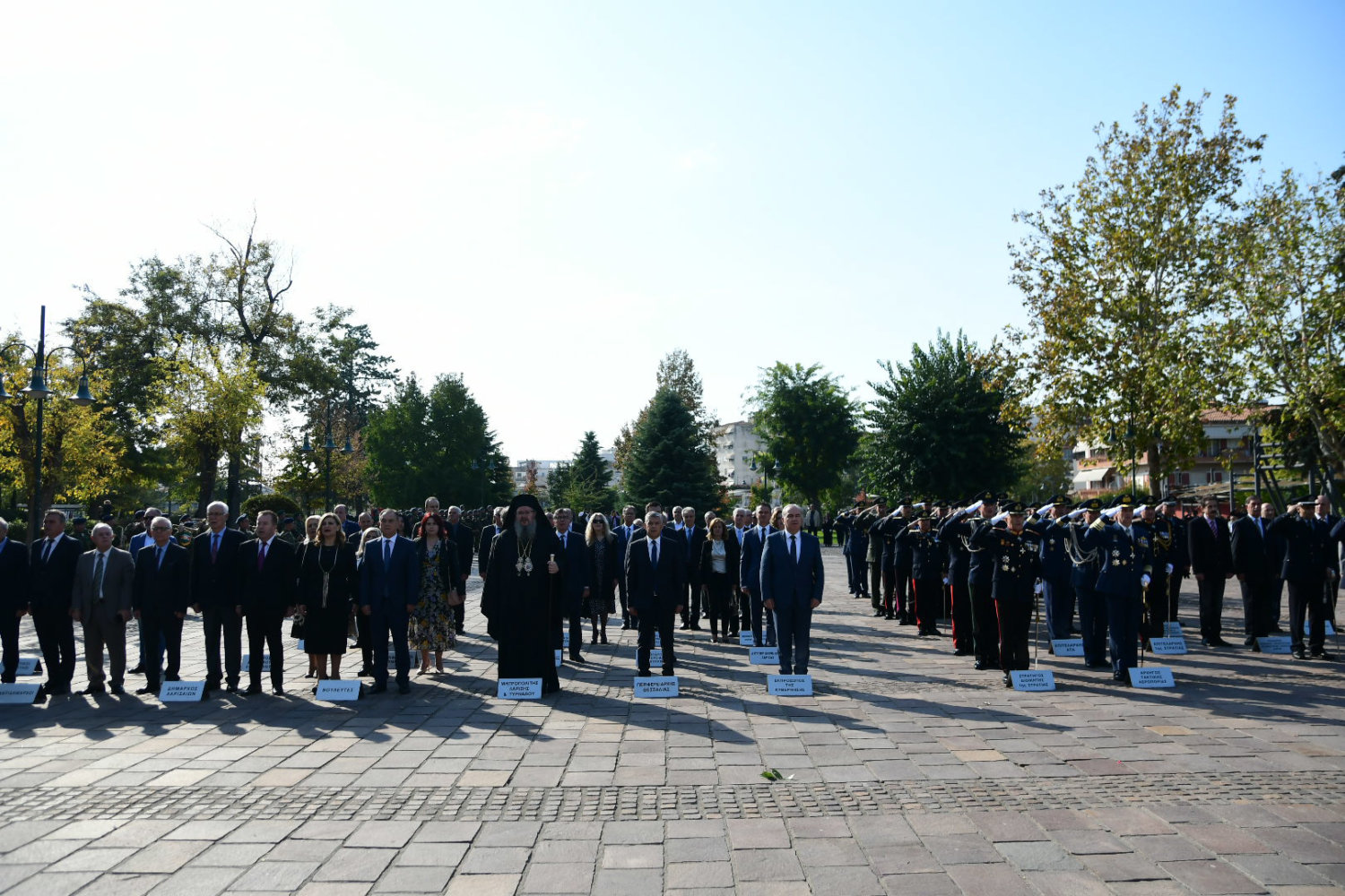 Λάρισα - 28η Οκτωβρίου: Στιγμιότυπα από τον επιμνημόσυνη δέηση και την ...