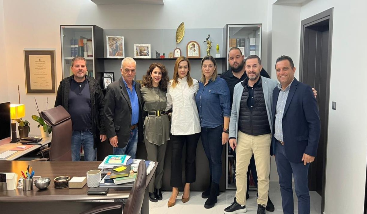 Με τη ΔΗΜ.Τ.Ο. ΝΔ Τυρνάβου συναντήθηκε η Στέλλα Μπίζιου: Οι ΔΗΜ.Τ.Ο ...