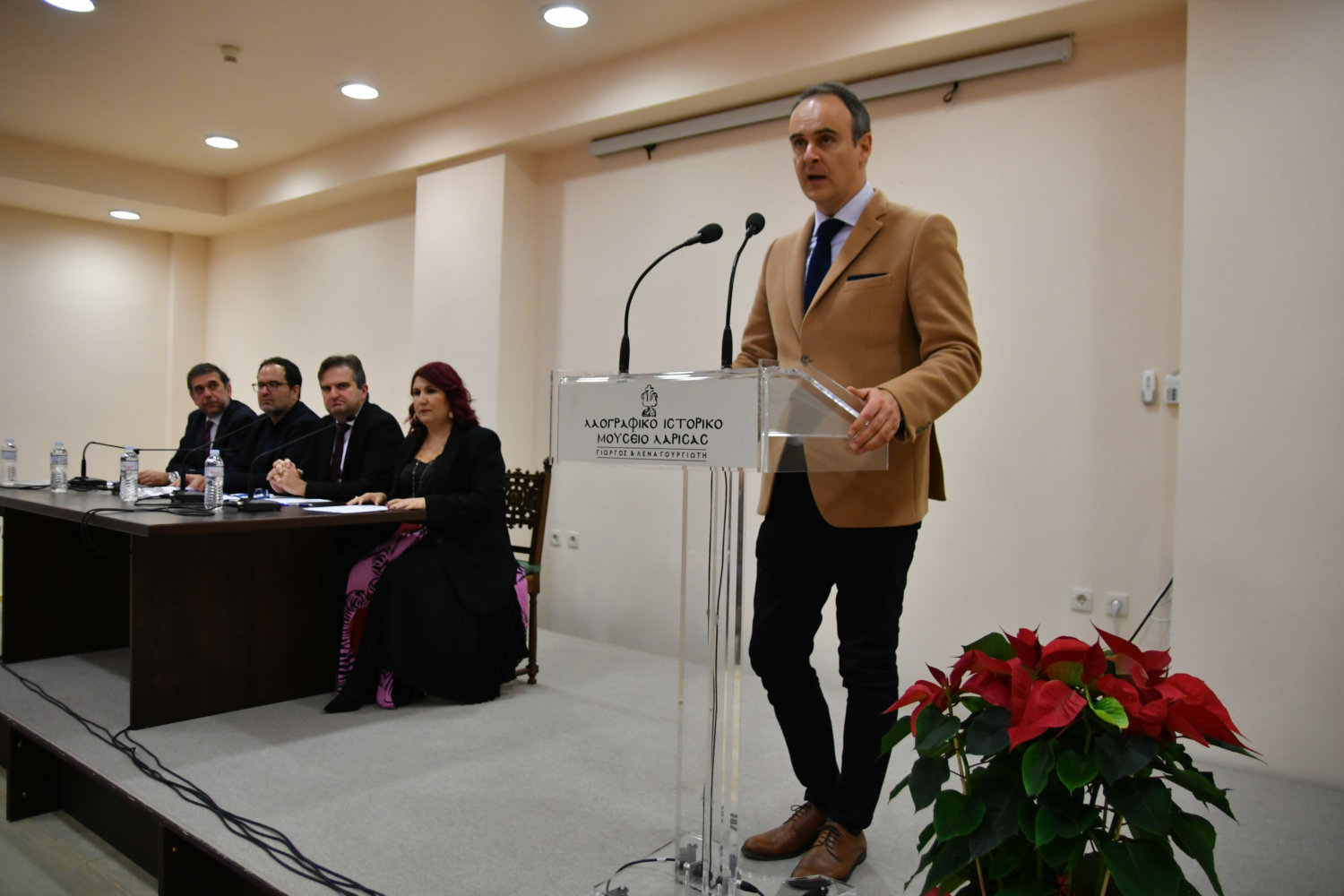 Λάρισα: Παρουσιάστηκε το βιβλίο «Χτίζοντας το Πολίτευμα, Η Πολιτειακή ...