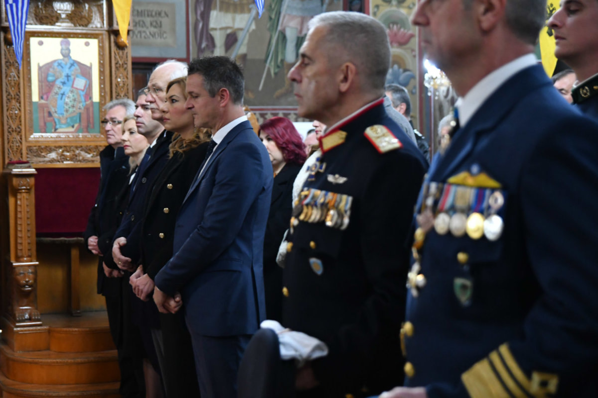 Λάρισα: Εικόνες από τη Δοξολογία για την προστάτιδα του Πυροβολικού ...