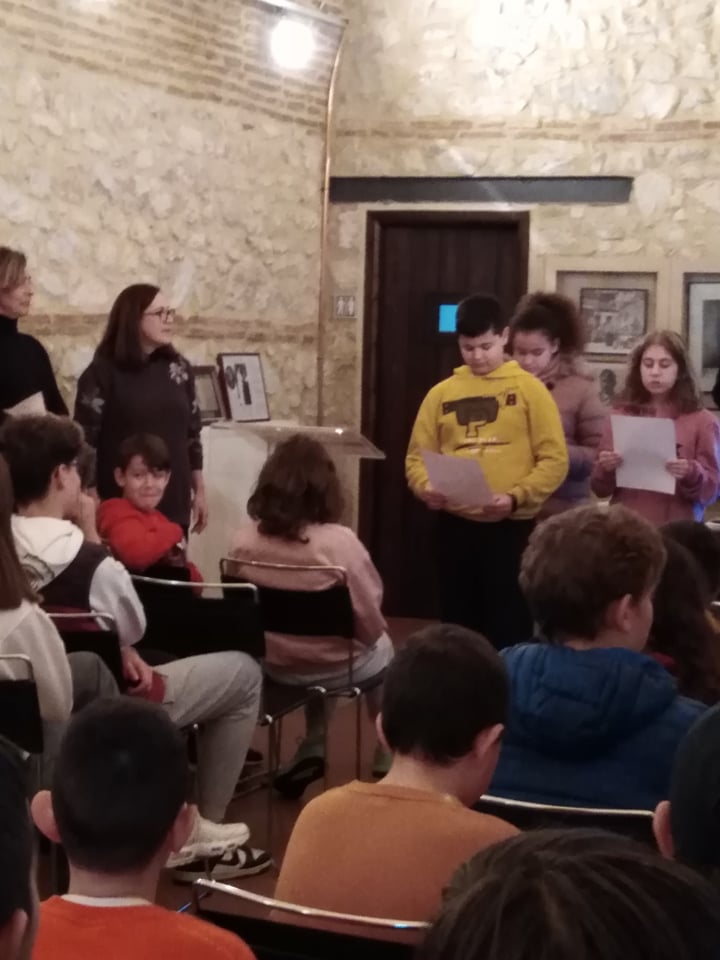 Μια αγκαλιά ευχές από τους μαθητές του 5ου Γυμνασίου Λάρισας στο ...