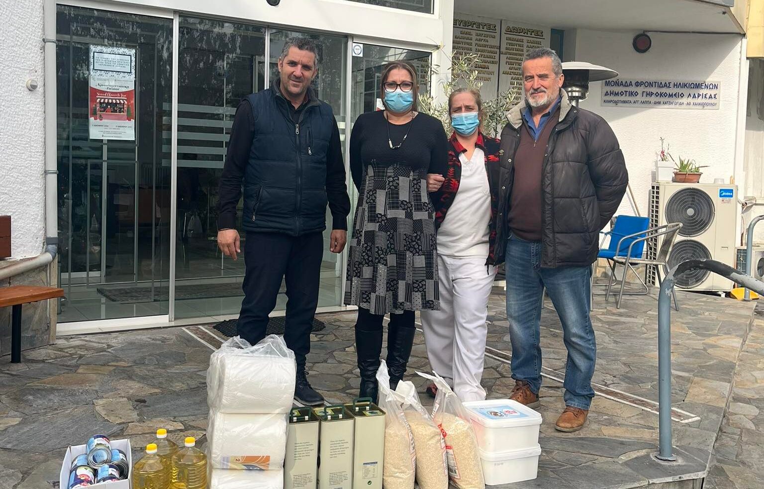 Τρόφιμα από τον Σύνδεσμο Προπονητών στο Δημοτικό Γηροκομείο Λάρισας ...