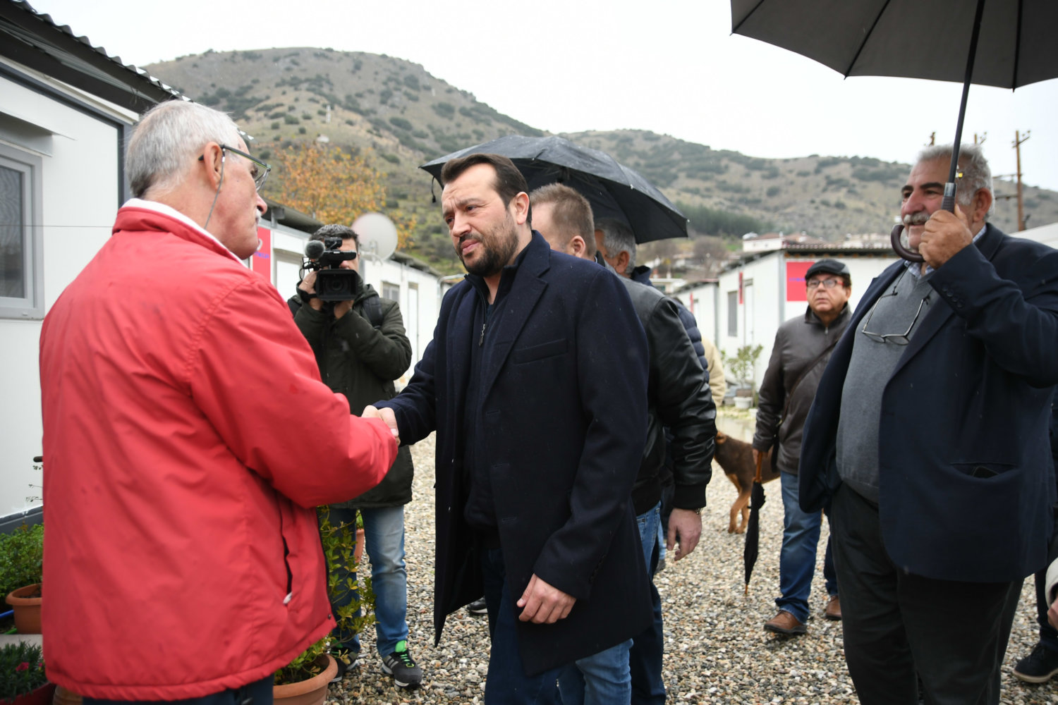 Δαμάσι: Απόγνωση και οργή από τους σεισμόπληκτους που παραμένουν στους ...