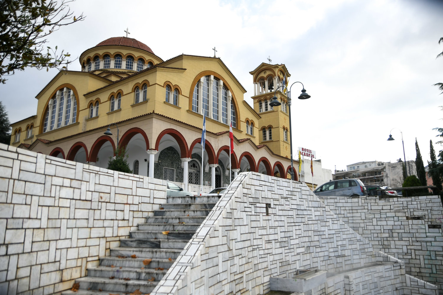 Παρακλήσεις του Αγίου Λουκά στον Άγιο Αχίλλιο - larissanet.gr